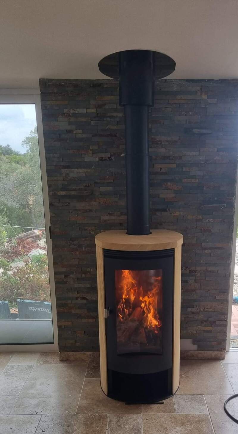 Poêle à bois habillage pierre imitation bois | FLAM DESIGN 66